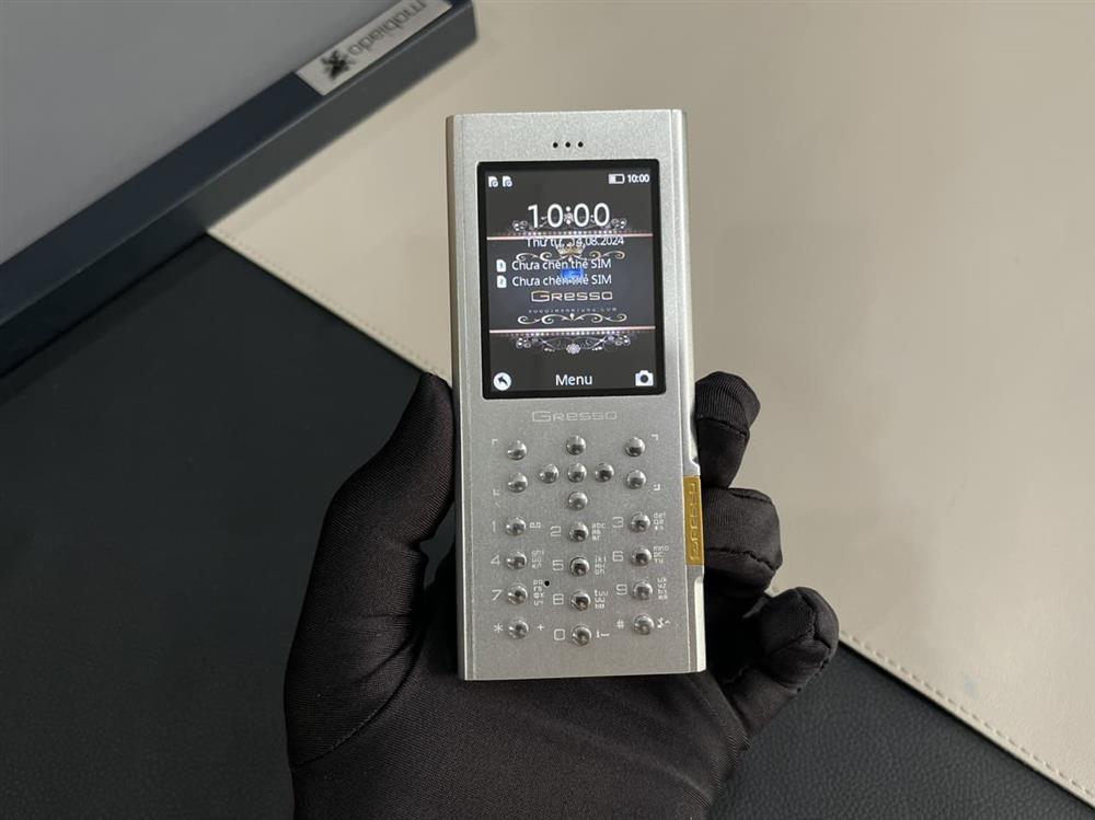 Nokia 3210 4G lên vỏ Gresso Silver